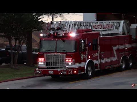 [Houston Fire Department] (Q siren + Yelp) Ladder 51 responding to a ...