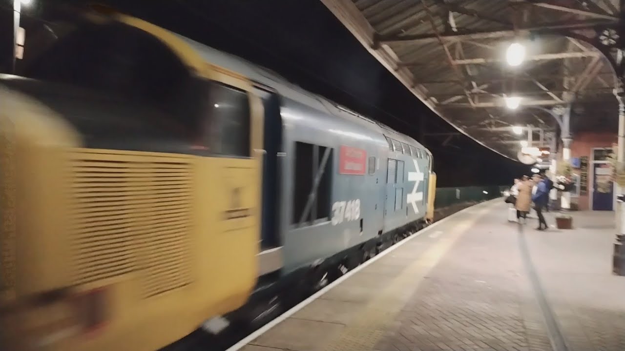 BR Class 37 37418 'An Comuun Gaidhealach' passing Poulton-le-Fylde on ...