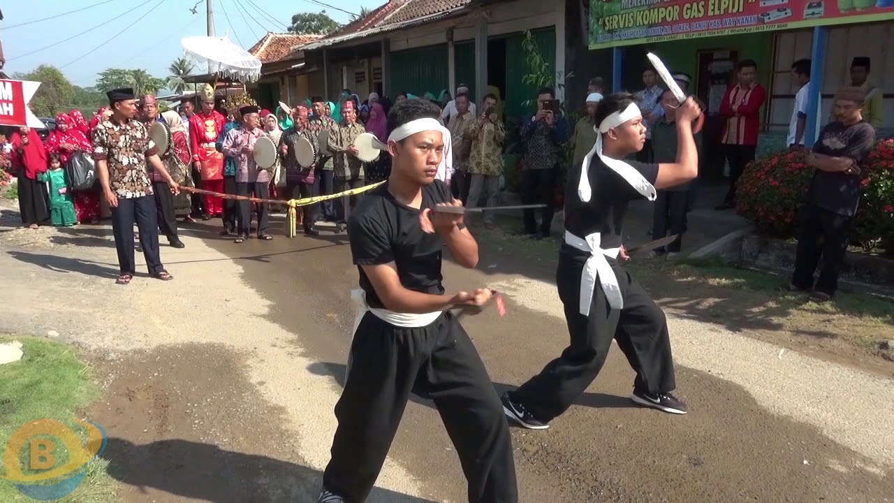 Seni Budaya "Rudat dan Kuntau" mengiringi Pengantin Baru - YouTube