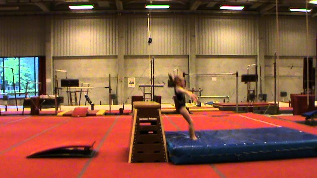 Recrea - toestelturnen - Sprong oefening D1.MPG - YouTube