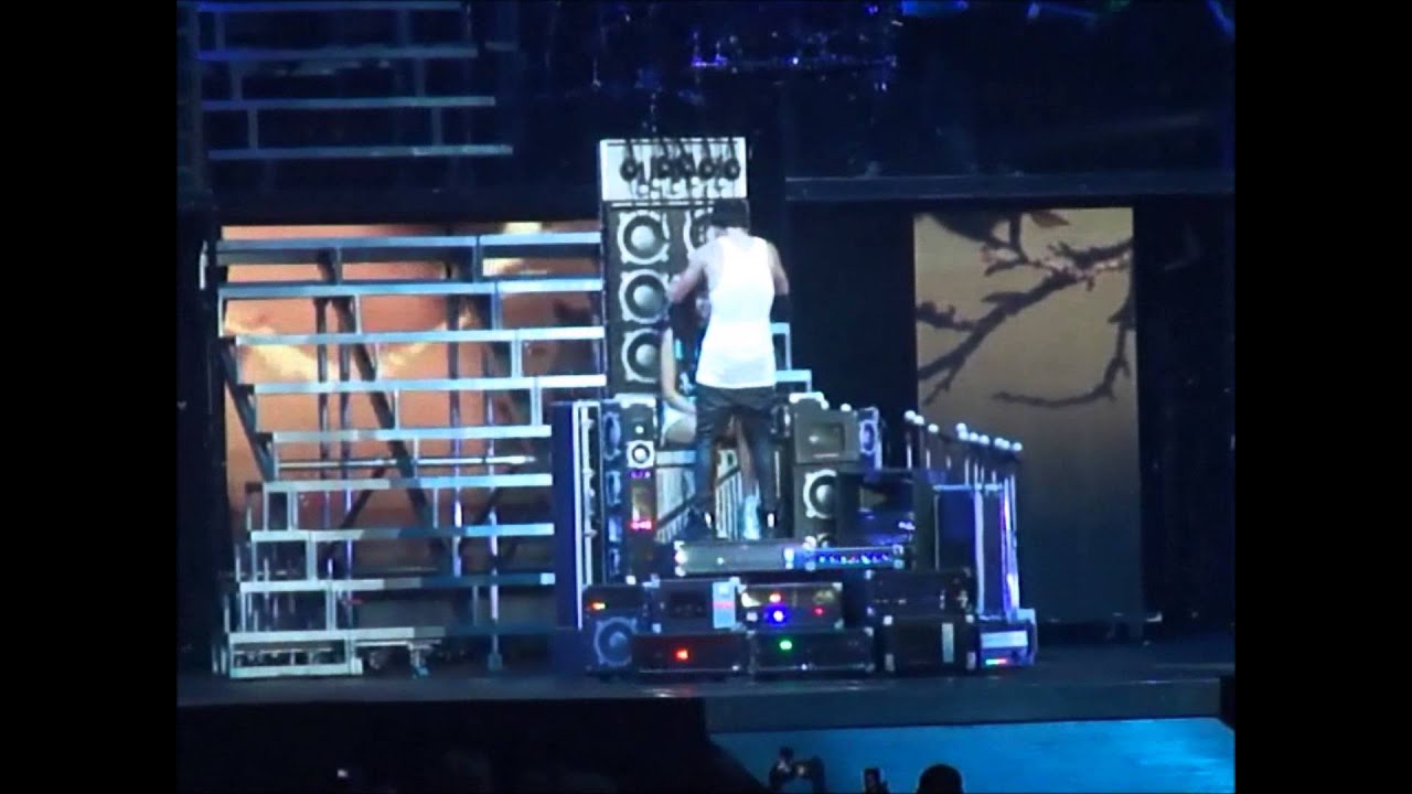 Justin Bieber - One Less Lonely Girl (live @ Staples Center) 6/24/13 ...