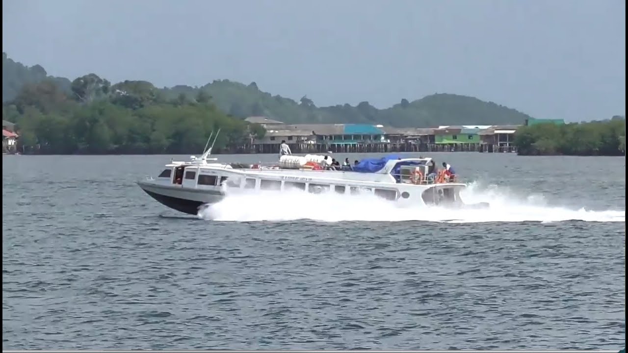 Trip kami kebintan dari batam menggunakan speedboat hanya 15 menit ...