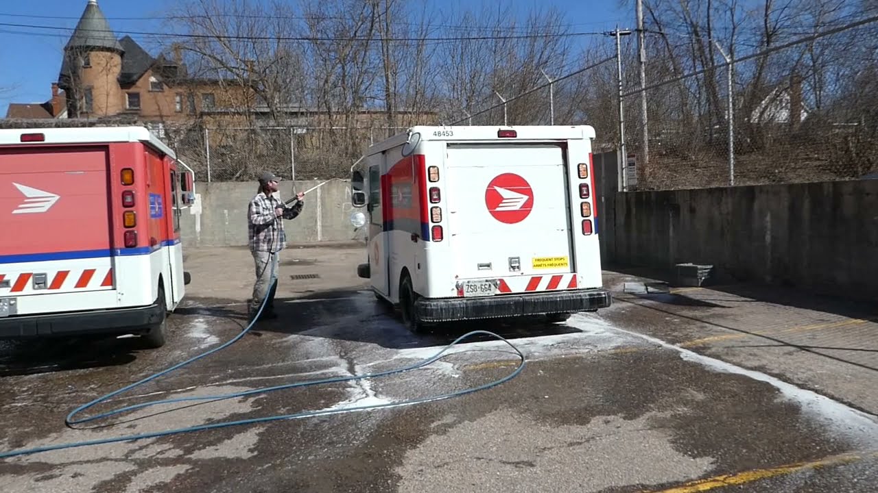 CANADA POST; GRUMMAN LLV Long Life Vehicle Mail Truck - YouTube