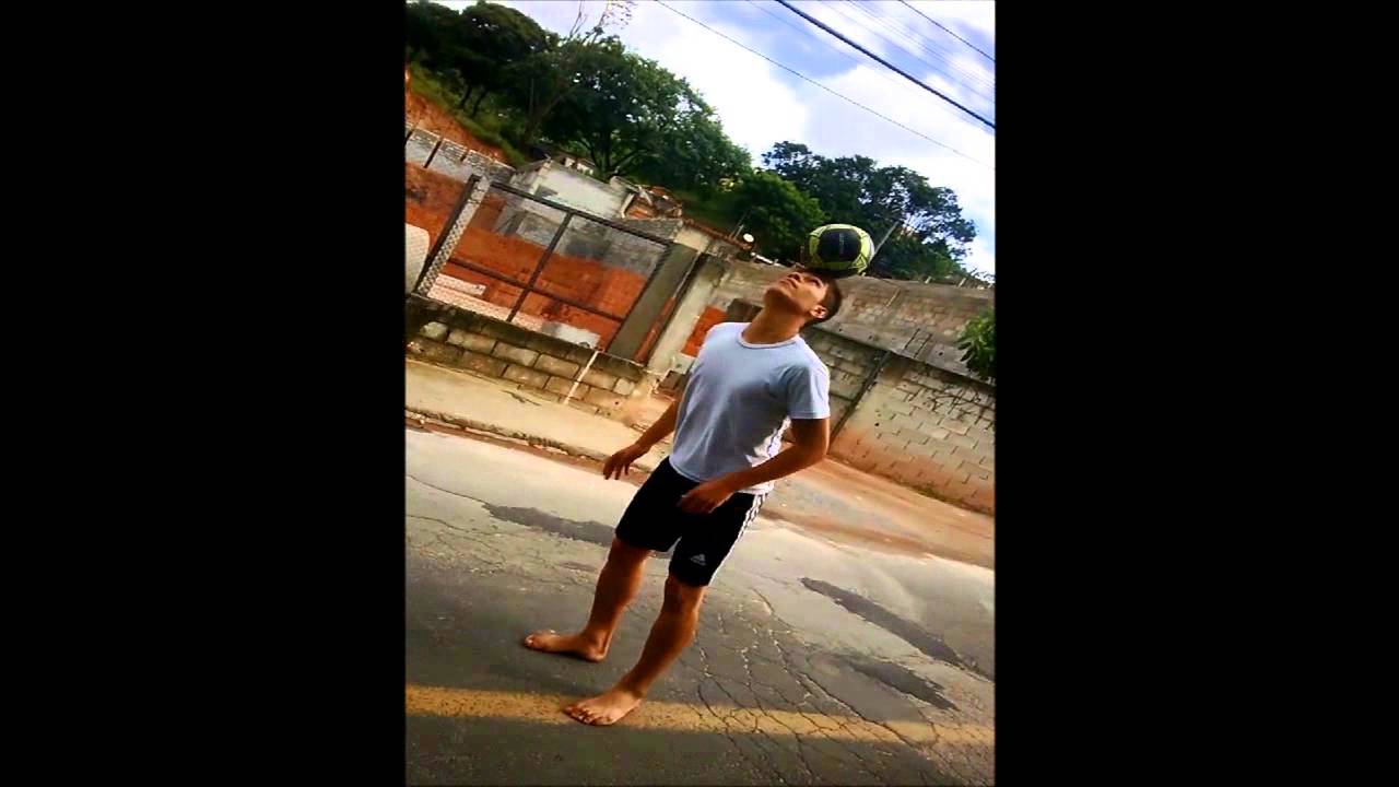 futebol freestyle básico - YouTube
