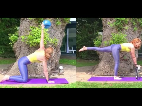 MATWORK PILATES IN SPANDEX LEGGINGS