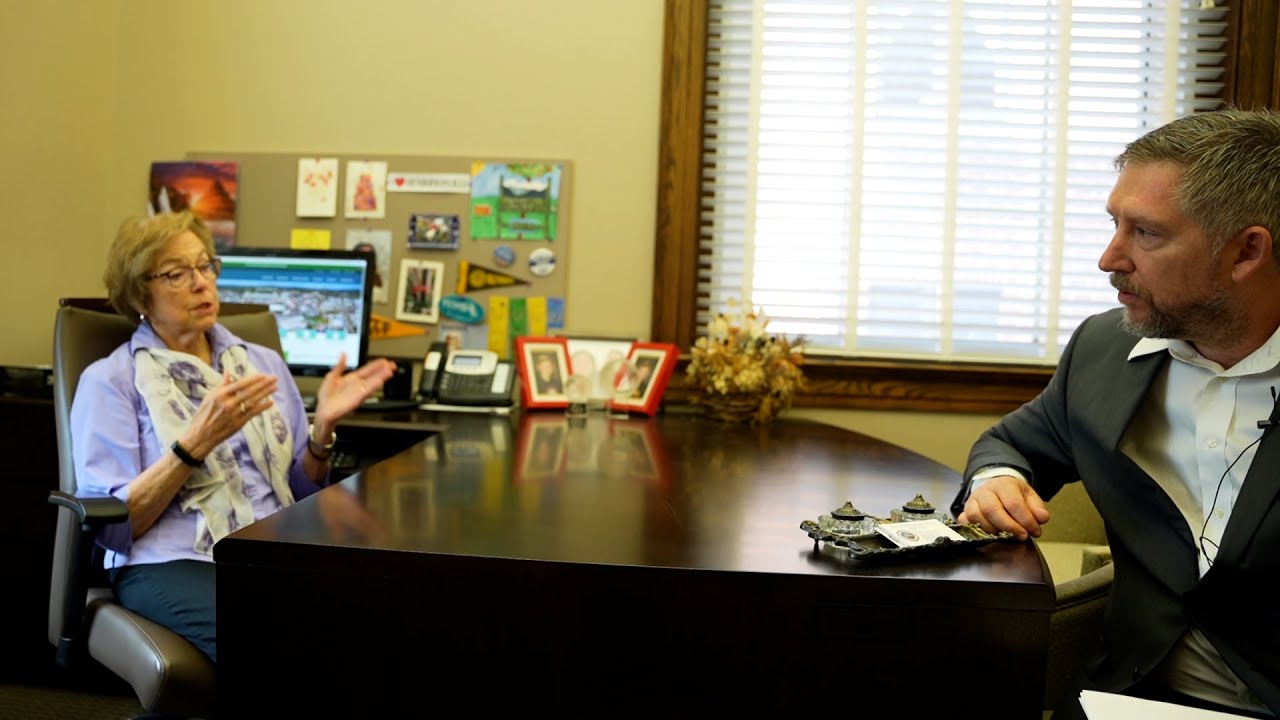 Michael Sundburg interviews Hendersonville's, Mayor Barbara Volk - YouTube