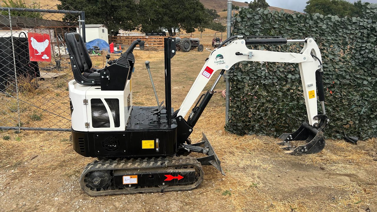 3 cyl Kubota diesel engine mini excavator Gilroy. - YouTube