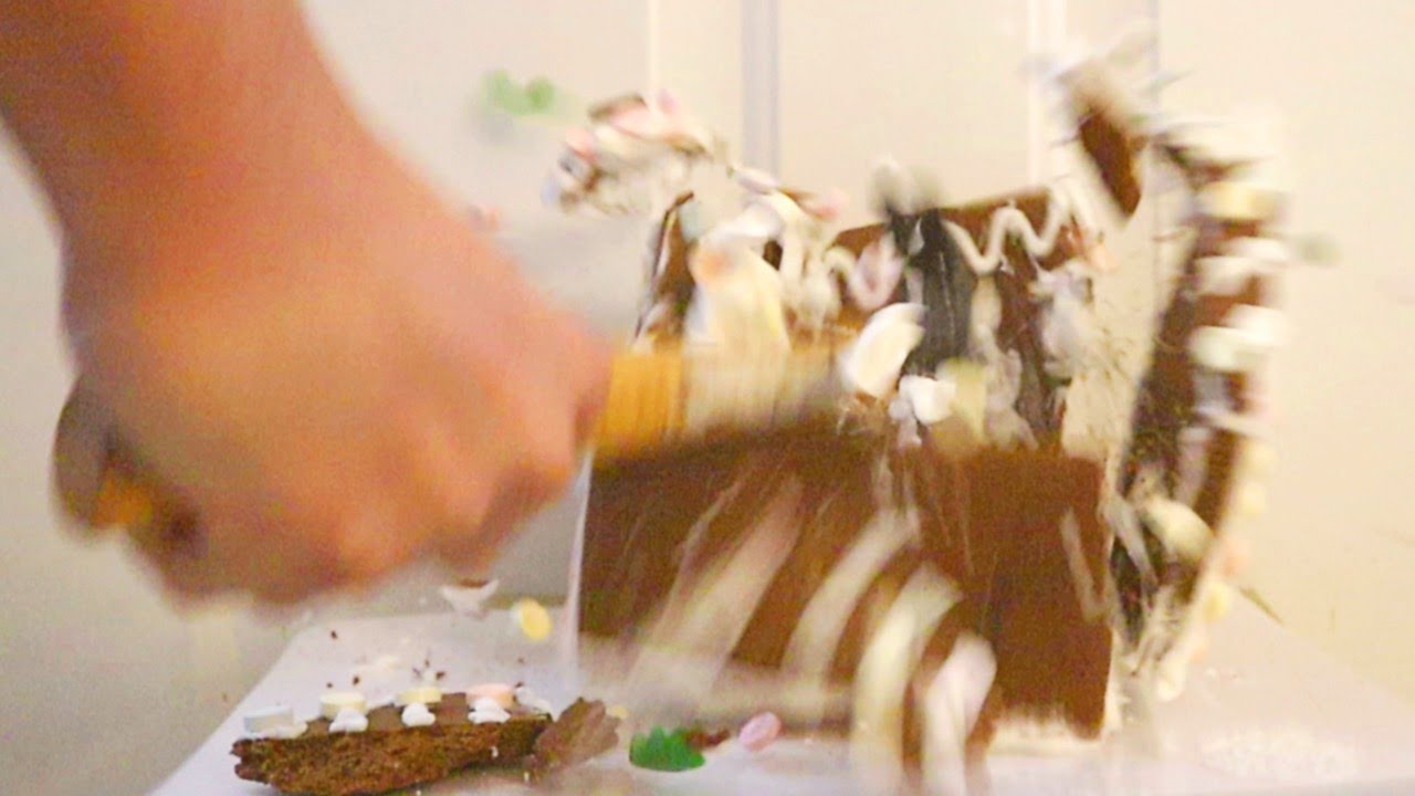 GINGERBREAD MOLLYWHOP - YouTube