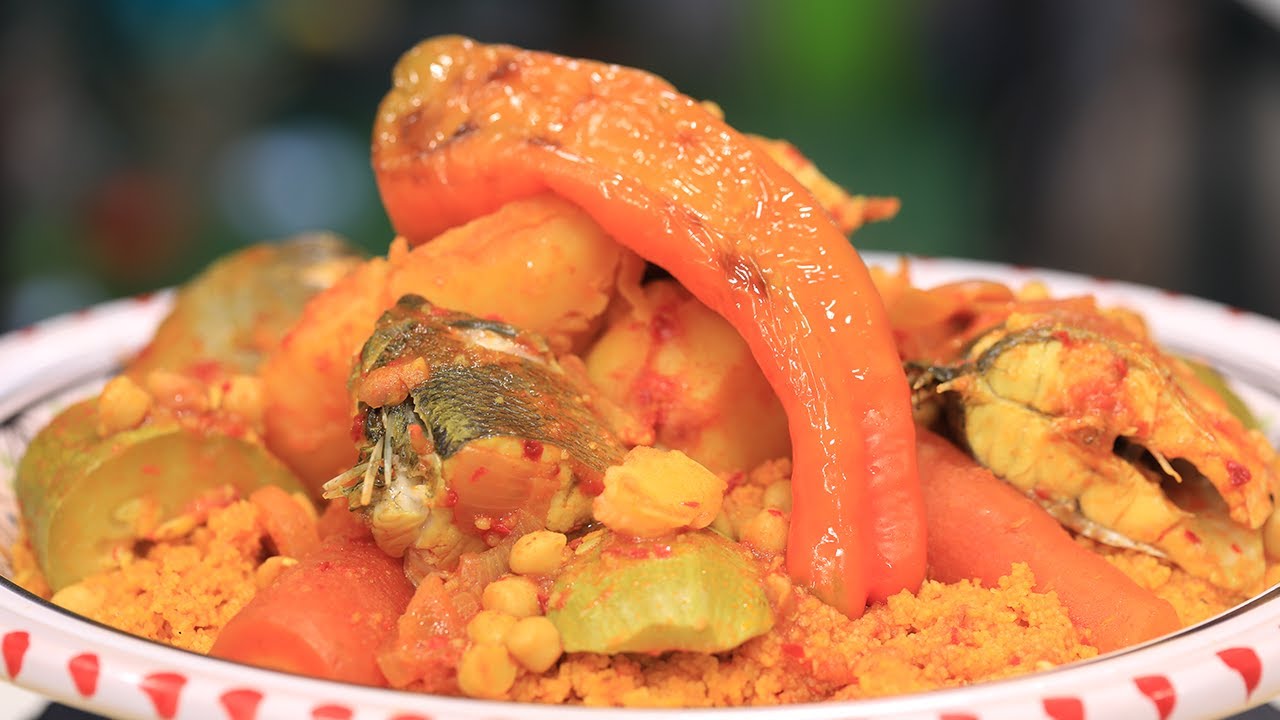 Couscous de poisson tunisien - كسكسكي تونسي بالقاروص والخضار - YouTube