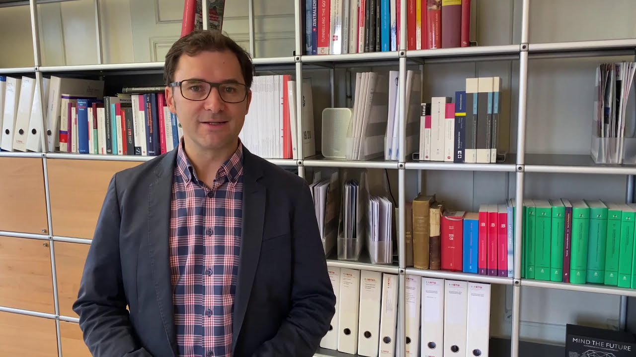 Adrian Derungs, Direktor IHZ - YouTube