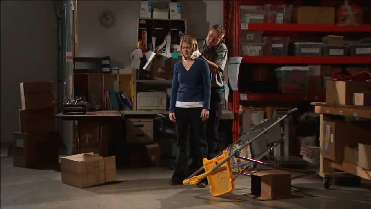 Spine Injury Standard First Aid - YouTube