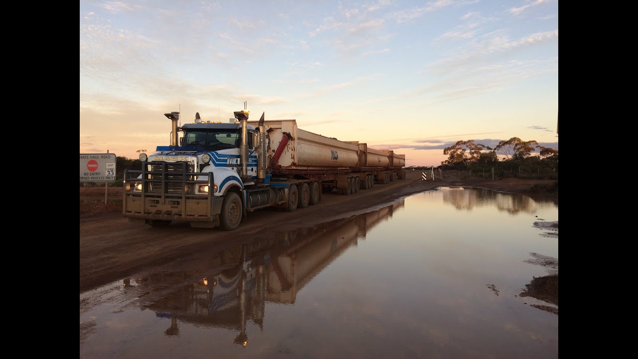 Big Rig Road Train 260t 53.5m long (575000lbs 175ft long) - YouTube