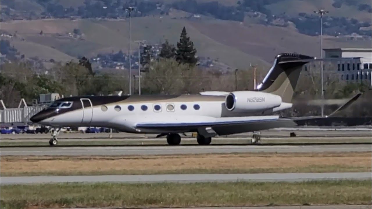 Beautiful Private Jet Plane Spotting at SJC - YouTube