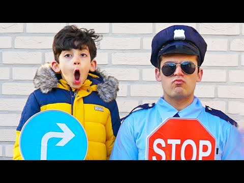 Jason nimmt beim Polizisten Fahrstunden