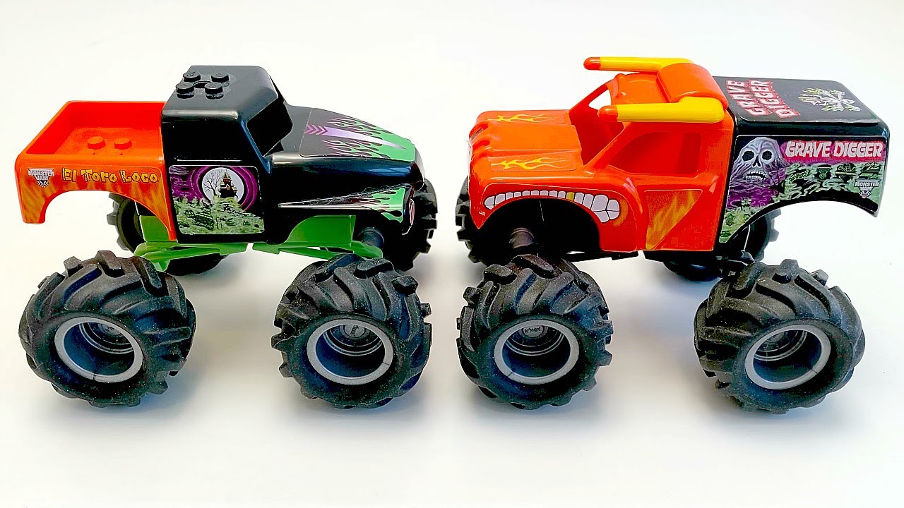 GRAVE DIGGER vs EL TORO LOCO | MONSTER JAM | K'NEX | MONSTER TRUCKS ...