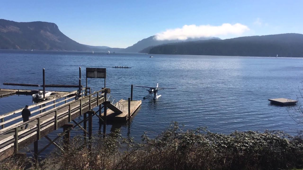 Float plane docks at Lion Rampant Pub, Maple Bay, BC - YouTube