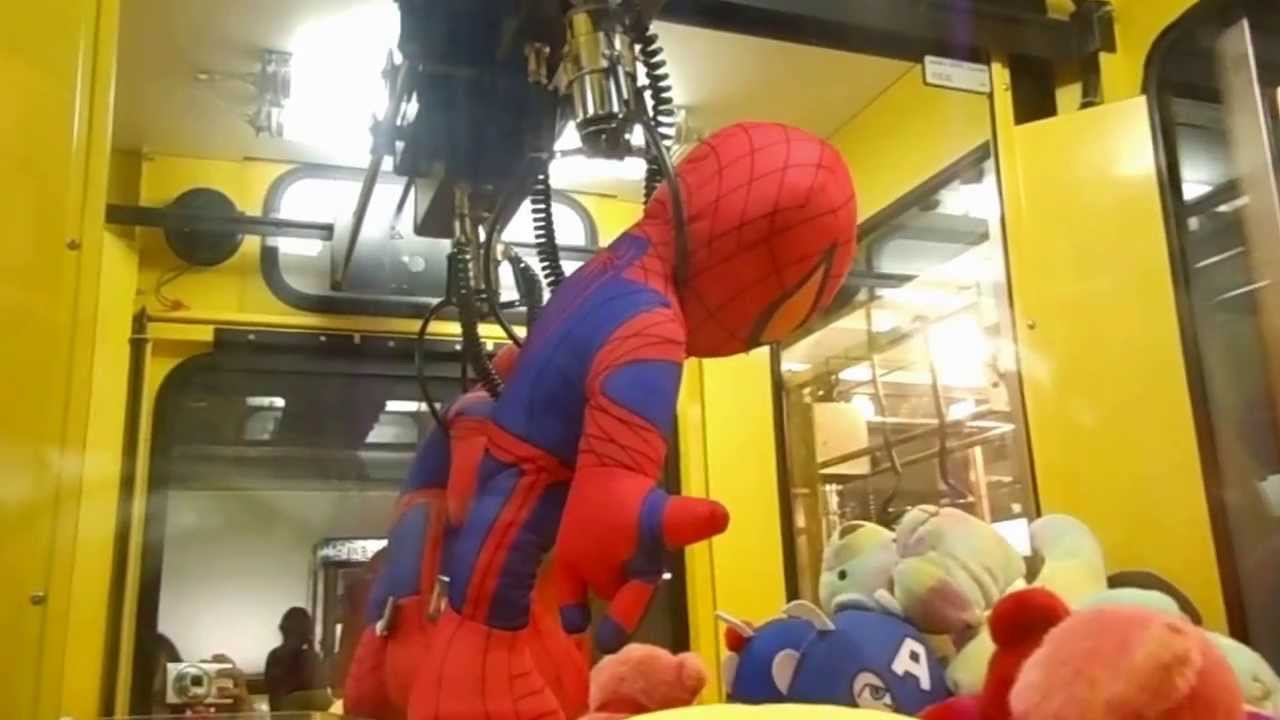 Spiderman win at claw machine - YouTube
