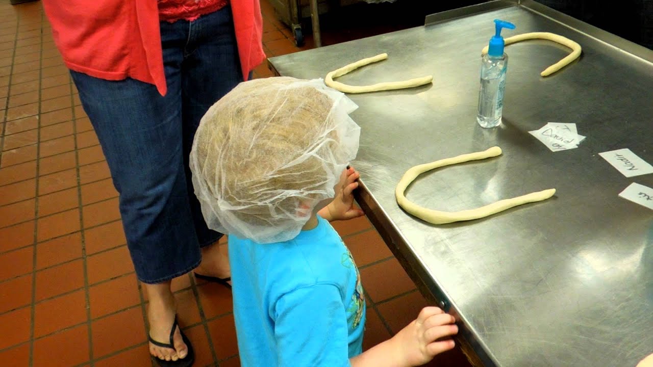 Pretzel Making With David (Bavarian Inn, Frankenmuth MI) - YouTube