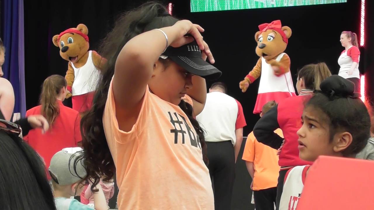 Billy & Bonnie Bear's Morning Work Out show, Butlins Skyline. - YouTube