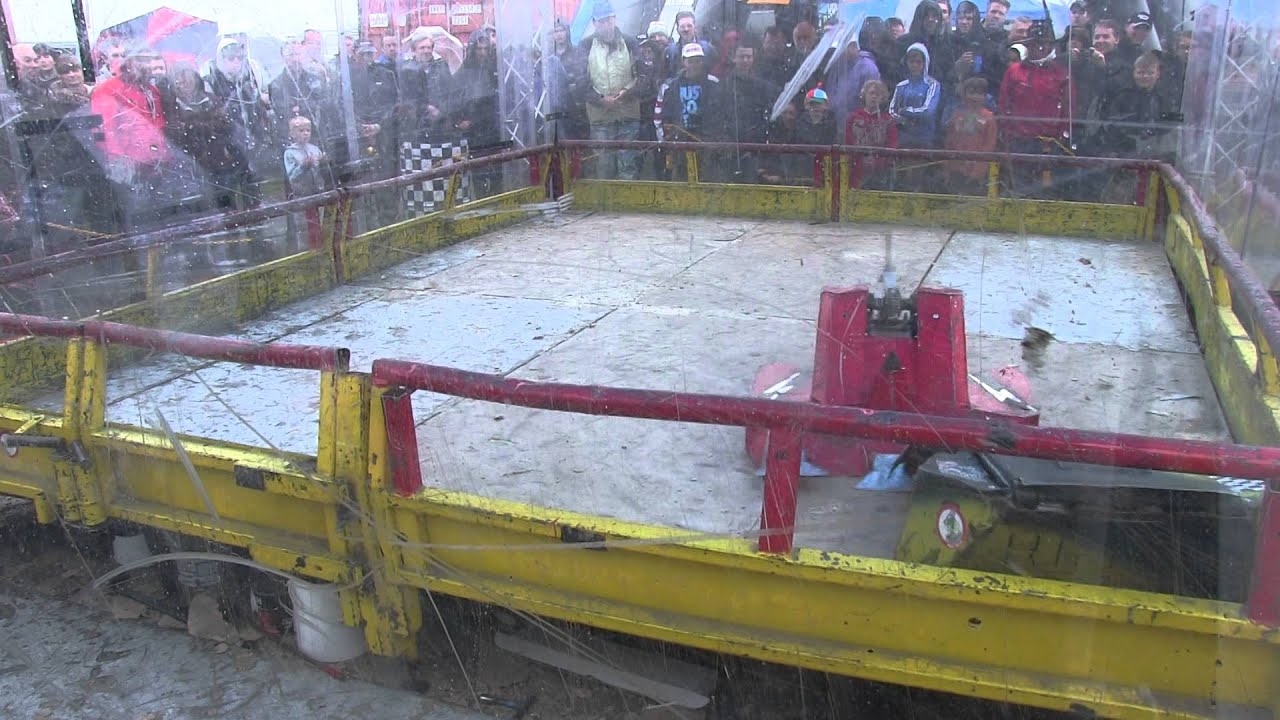 Robot Wars Santa Pod - Thor vs Ripper - YouTube