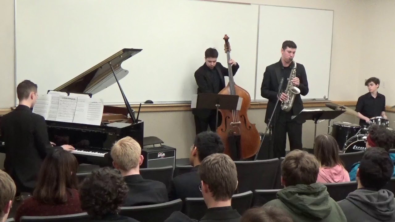 Evan DeTurk Solo Performance - YouTube