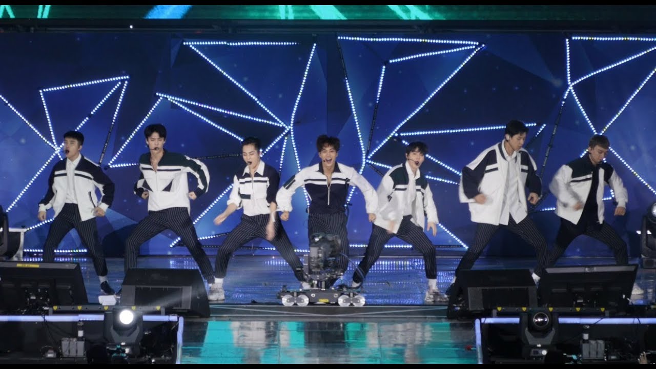 170915 엑소 (EXO) - Power 파워 [전체] 직캠 Fancam (2017롯데패밀리콘서트) by Mera - YouTube