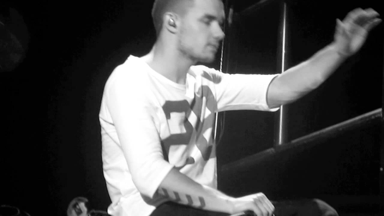Liam Payne during Over Again Live - YouTube