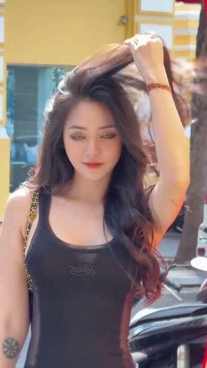 Beautiful Girls Street Walk Unveiled SH2 - YouTube