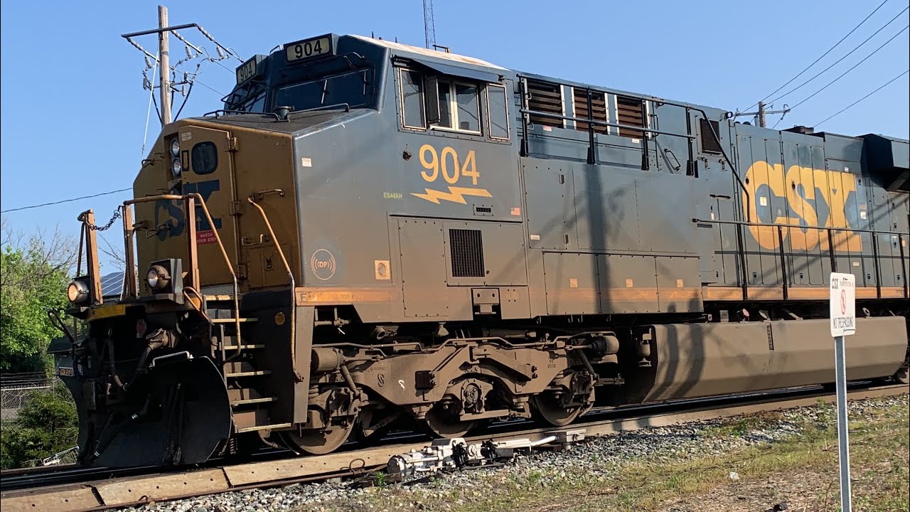CSX I031-21 with 904 Leading - YouTube