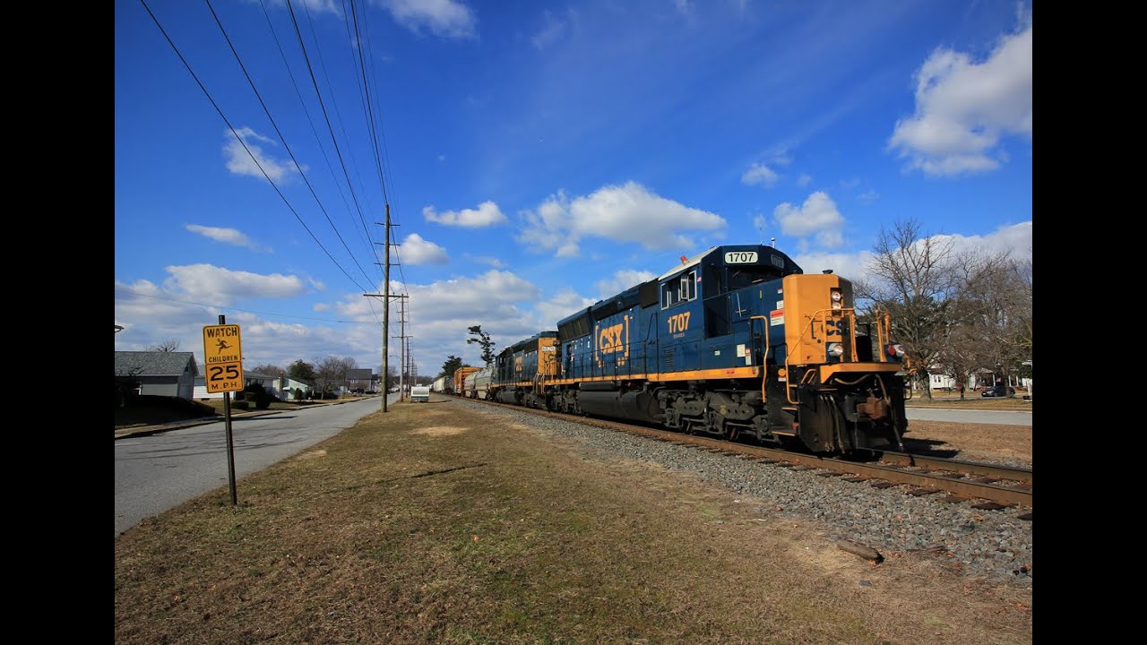 HiDef: SD40-2/SD40E3 Lead Mixed Freight Train with a Bonus! - YouTube