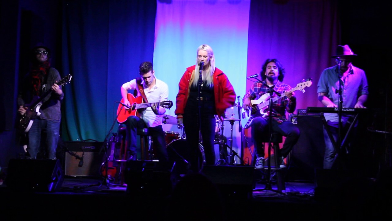 BENNETT live performance WHO DID THAT TO YOU - YouTube