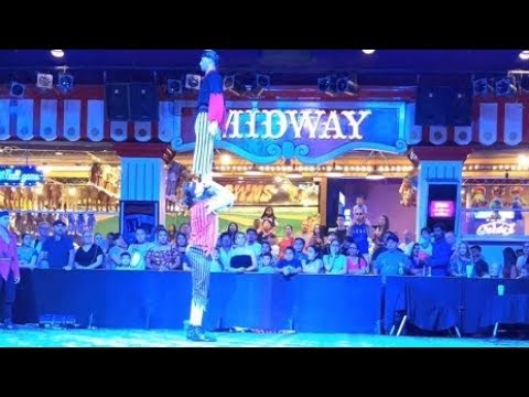 Las Vegas: Acrobat Performance @Circus Circus - YouTube