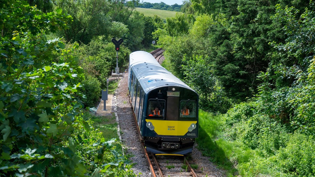 Island line 484001 on test at Brading 15th July 2021 - YouTube