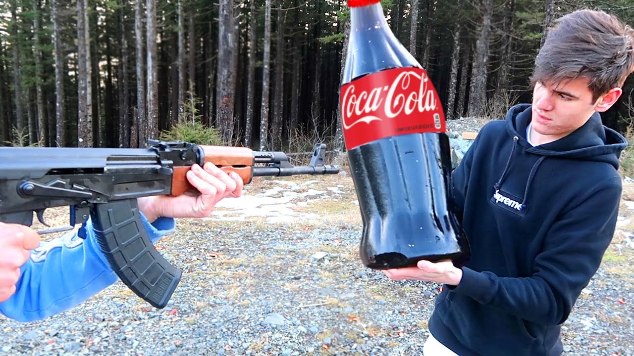 EXPERIMENT GUN VS GIANT GUMMY COCA COLA | David Vlas - YouTube