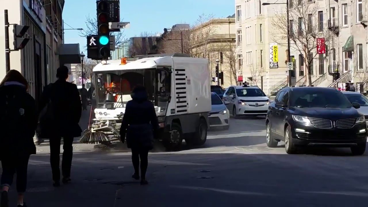 RAVO 5 iSeries and Autocar street sweepers in Montreal, QC - 28/04/16 ...