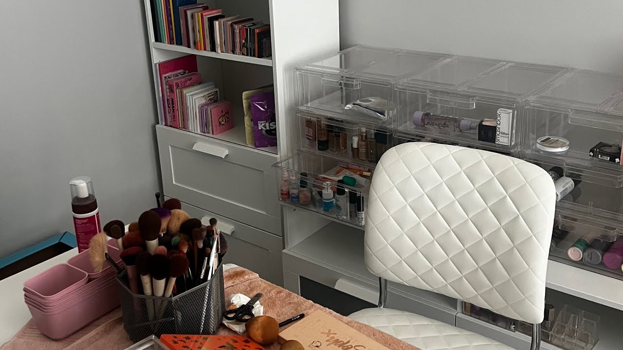 BULDING MY DREAM MAKEUP ROOM - YouTube