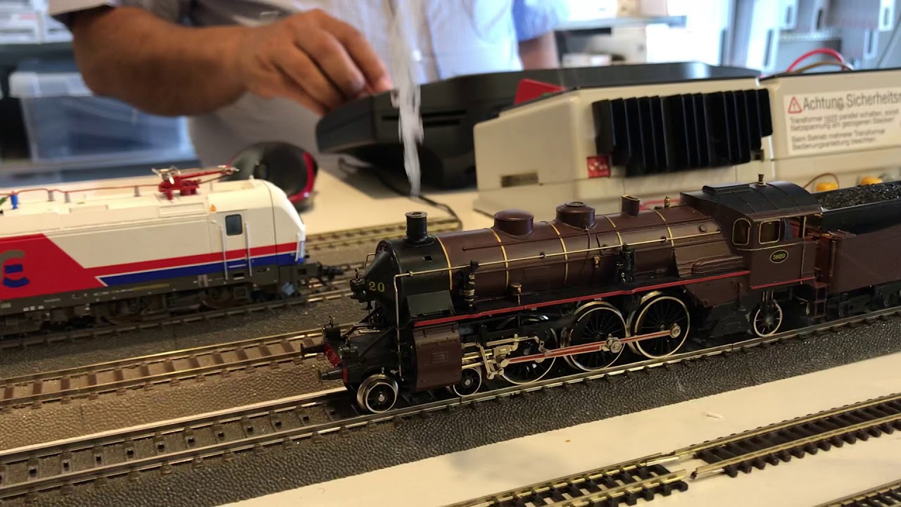 New decoder Märklin 60906 gives life to old analogue steam locs - YouTube