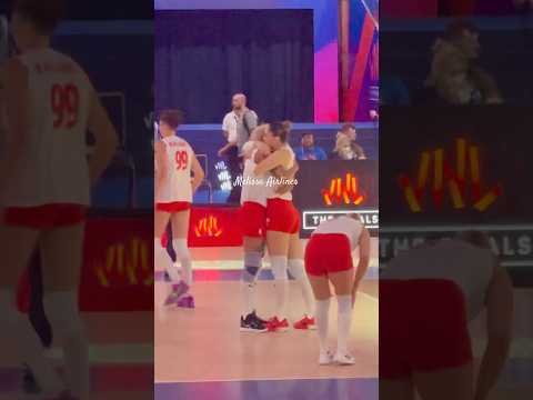 ⭐️Türkiye-Japonya maçı başlamadan önce Melissa Vargas ve Zehra Güneş’in sarılması 🥹🥰💖 #volleyball
