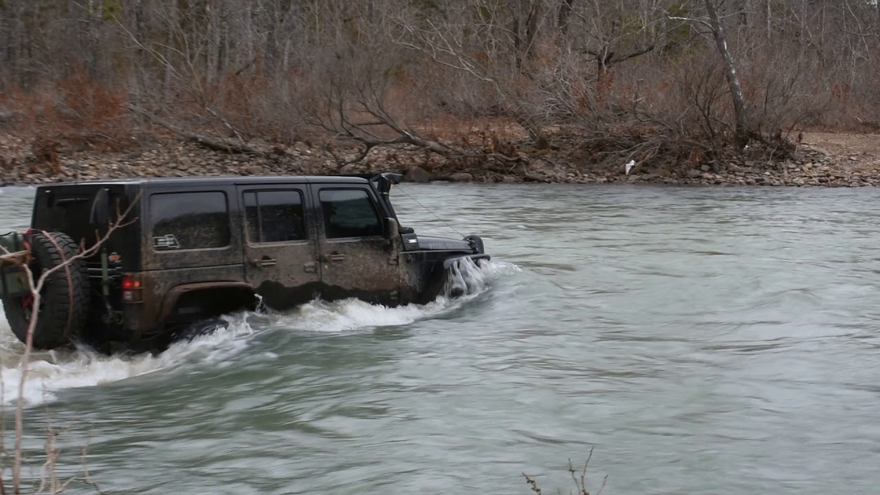 Jeep Wrangler Deep Water Crossing #mooreexpo - YouTube
