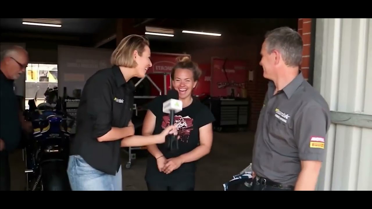 Emma Notarfrancesco motorsport presenter - YouTube