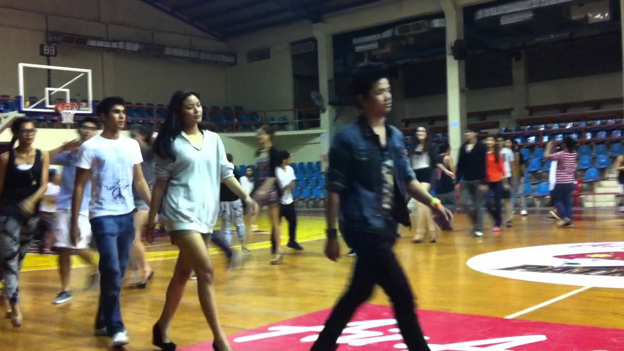 Enchong Dee rehearses for Coke/Bench Fashion Show in San Juan - YouTube