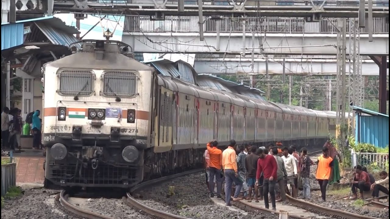 Mumbai Lucknow Superfast Pushpak Express Taking Sharp Curves Of ...