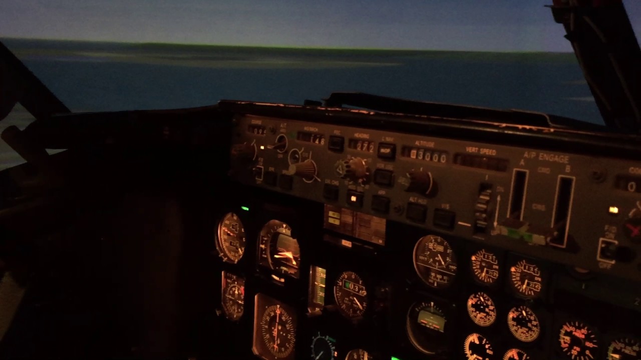 Boeing 737-200 Flight Simulator Landing at San Diego Delta Flight ...