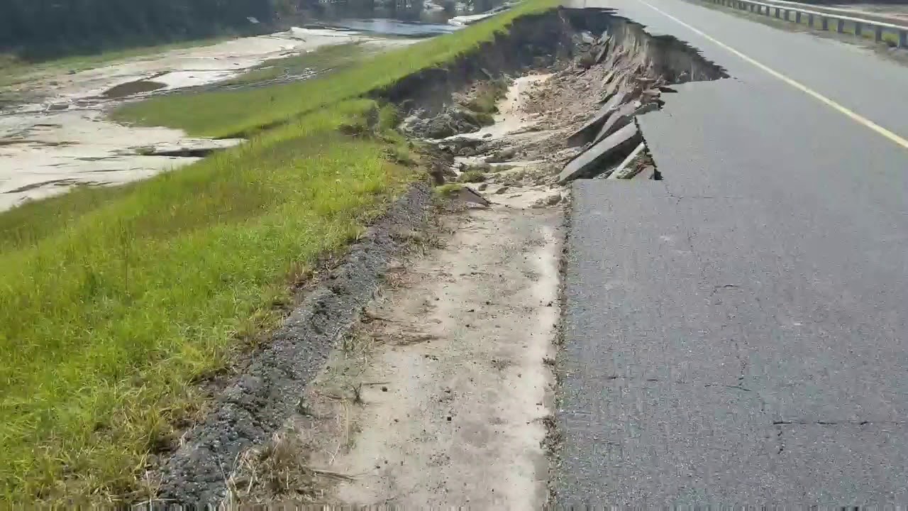 Boiling springs lakes NC dam break hurricane florence 2018 - YouTube