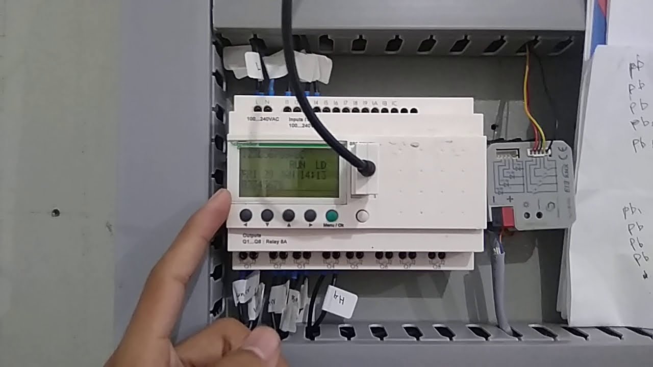 smart relay schneider - YouTube