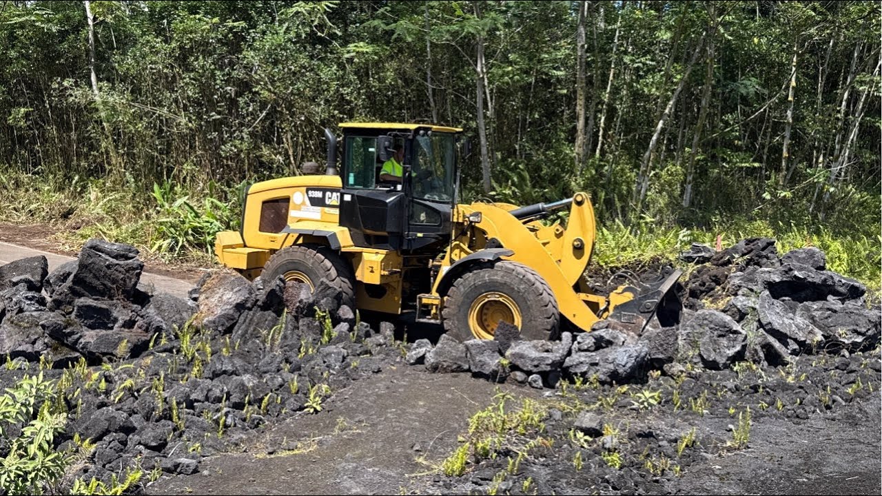 Live Road clearing project in Leilani Estates. clearing blocked road ...