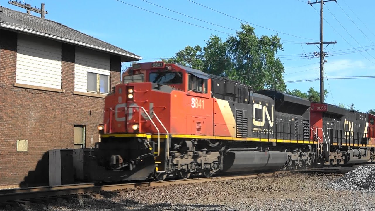 CN 8841 Leads a Freight, West Chicago, IL 6/19/22 - YouTube