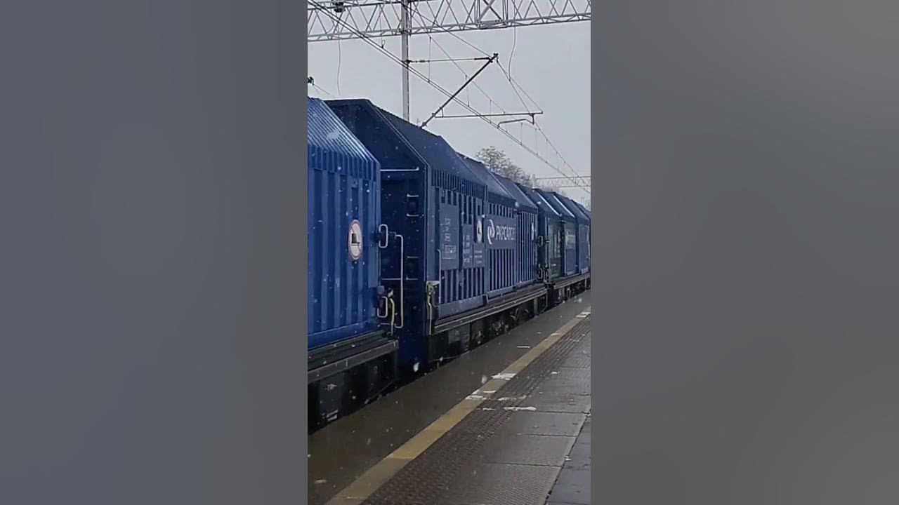 Byk ET22-922 PKP Cargo z wagonami krytymi w Brzeszczach Jawiszowicach + magnes od @Lechu.1982 ...