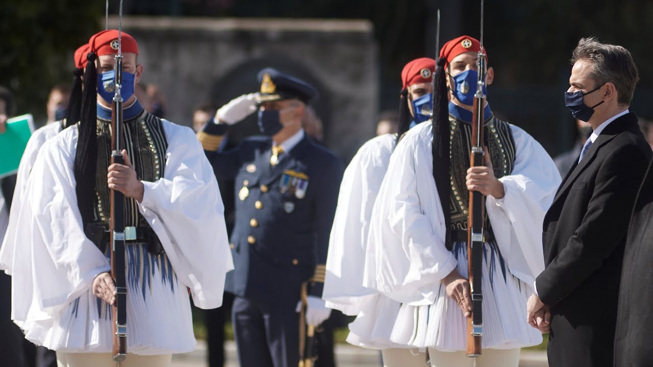 Κατάθεση στεφάνων στο Μνημείο του Άγνωστου Στρατιώτη - YouTube