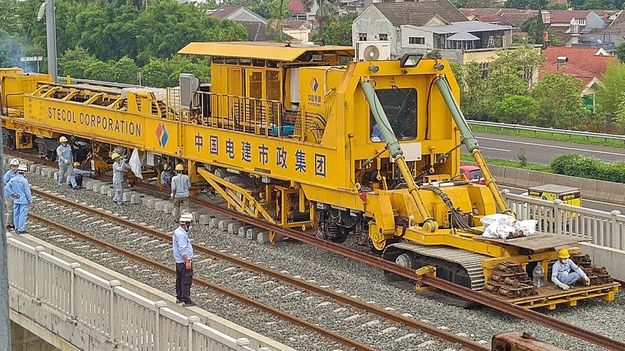 WOW! Modern Railway Track Laying Machine CPG500 - YouTube